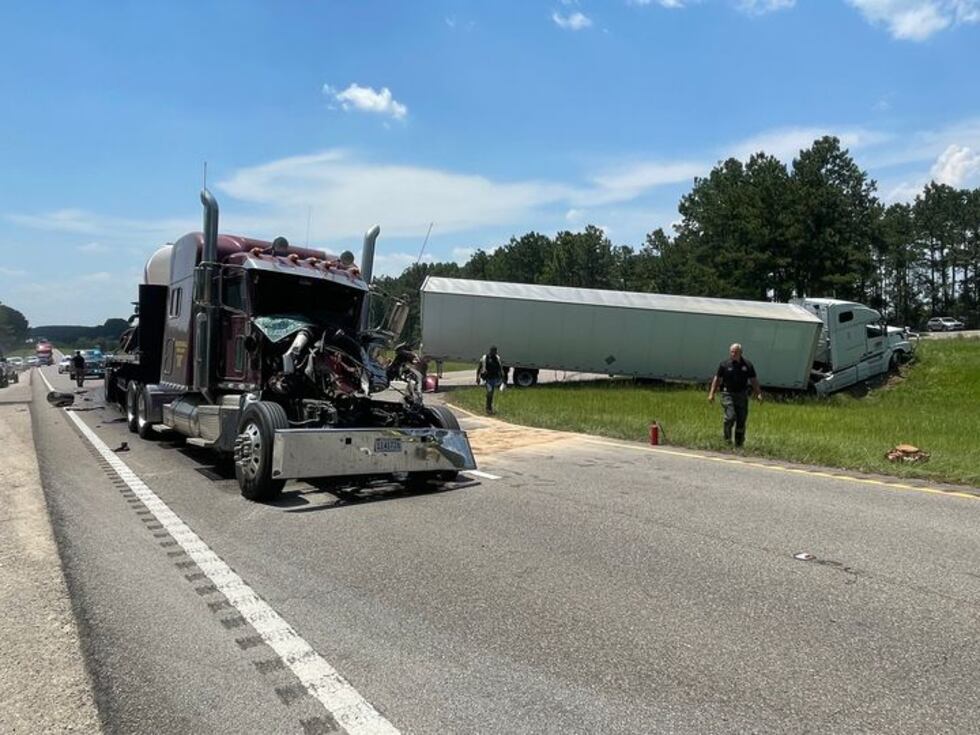 2 Wrecks Involving 18 Wheelers Reported In Hattiesburg